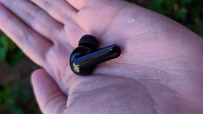 QCY T11 TWS Earphone Review - Best Value For A Price | Techxreviews