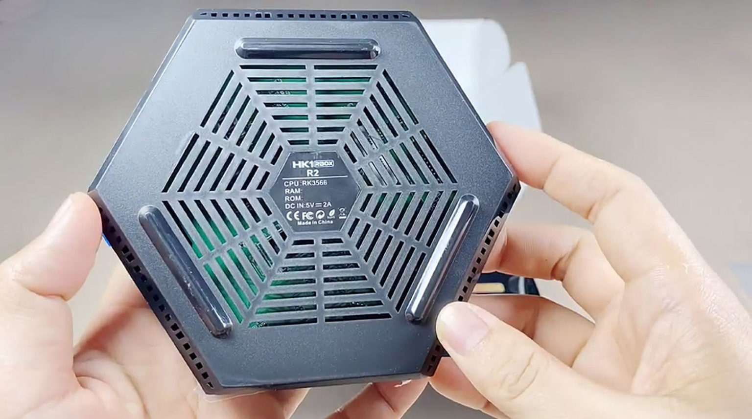 HK1 RBOX R2 TV BOX Review - New Upgrade With Android 11