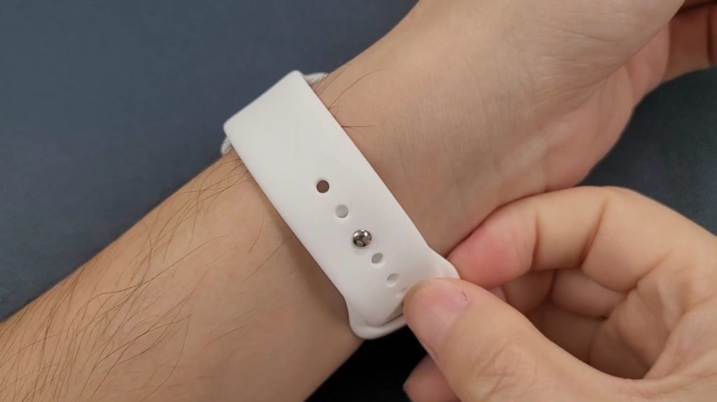 W007M Smartwatch Review - Cheaper Apple Watch 7 Clone With 1.9 Inch Screen