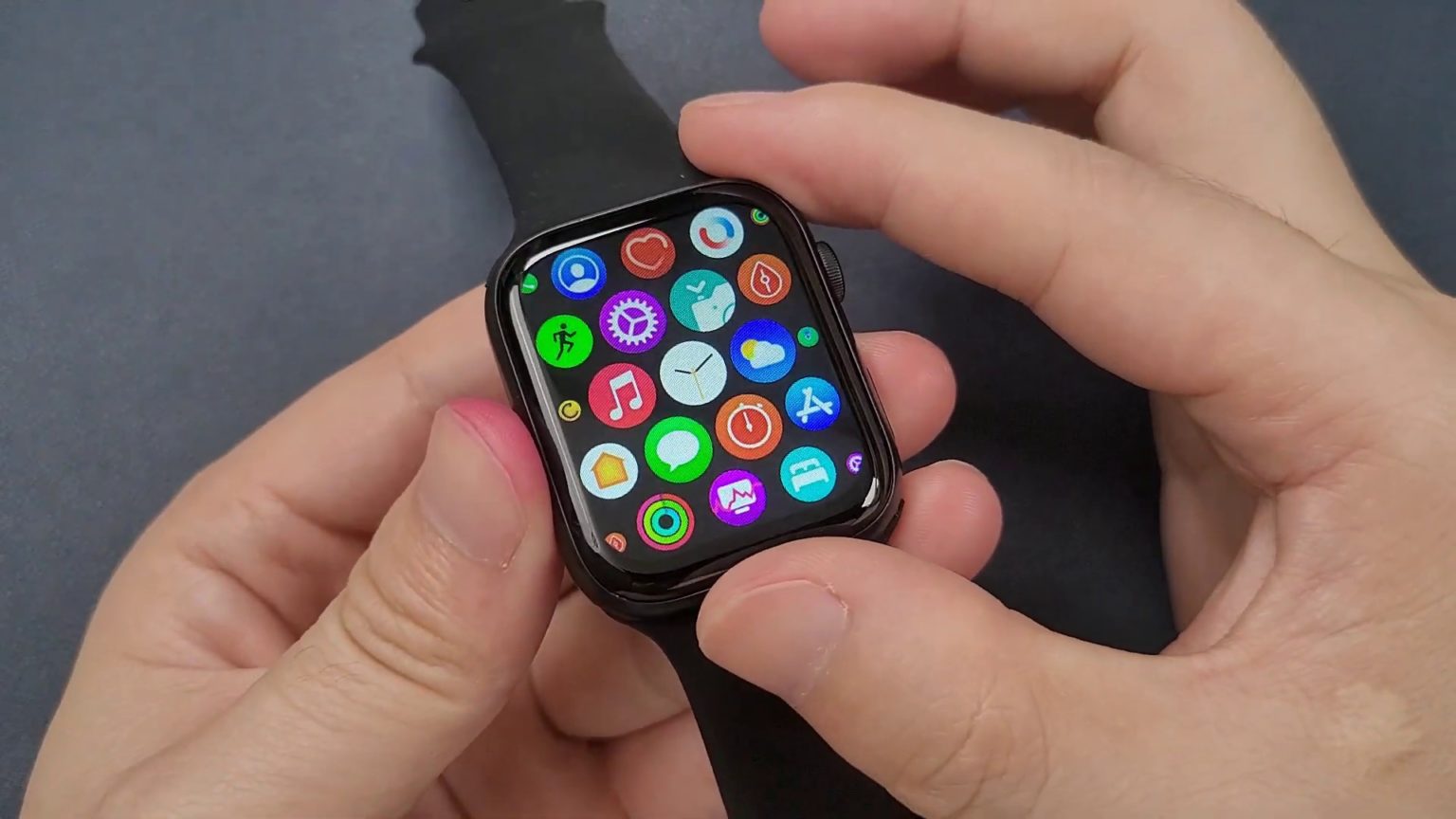 W007M Smartwatch Review - Cheaper Apple Watch 7 Clone With 1.9 Inch Screen