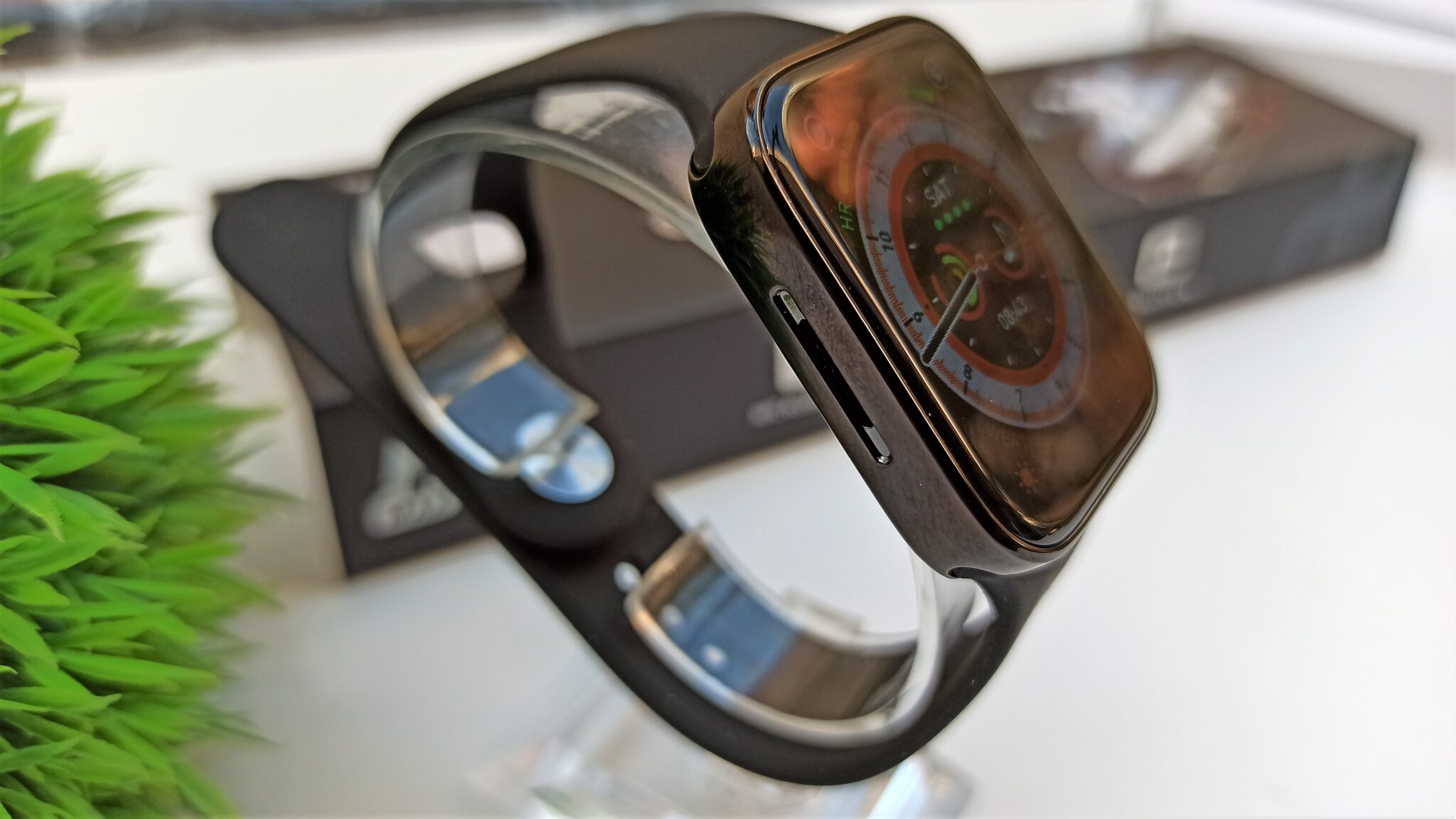 HW8 Max Review - New Upgrade with Similar Design to iPhone 14