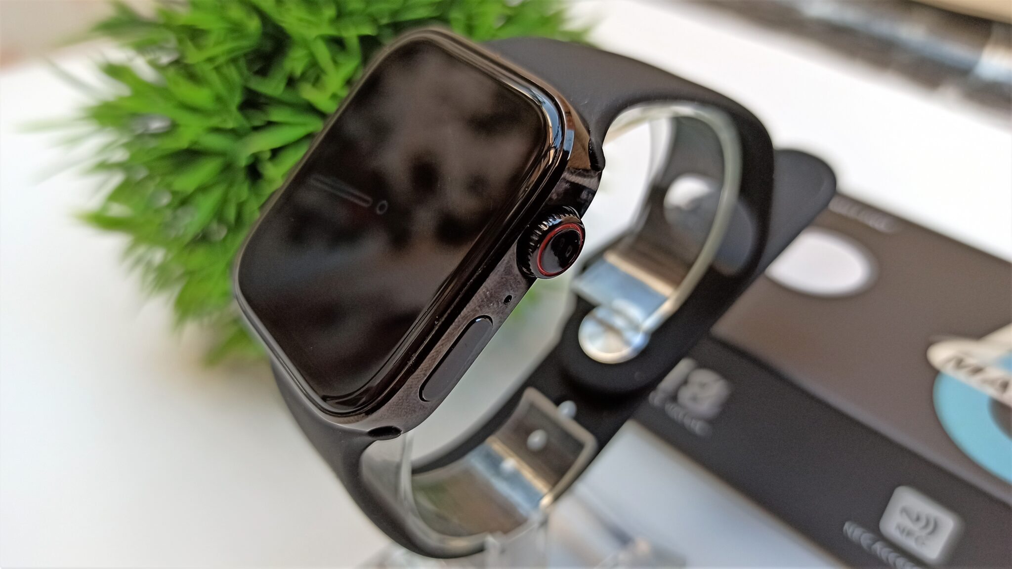 HW8 Max Review - New Upgrade with Similar Design to iPhone 14