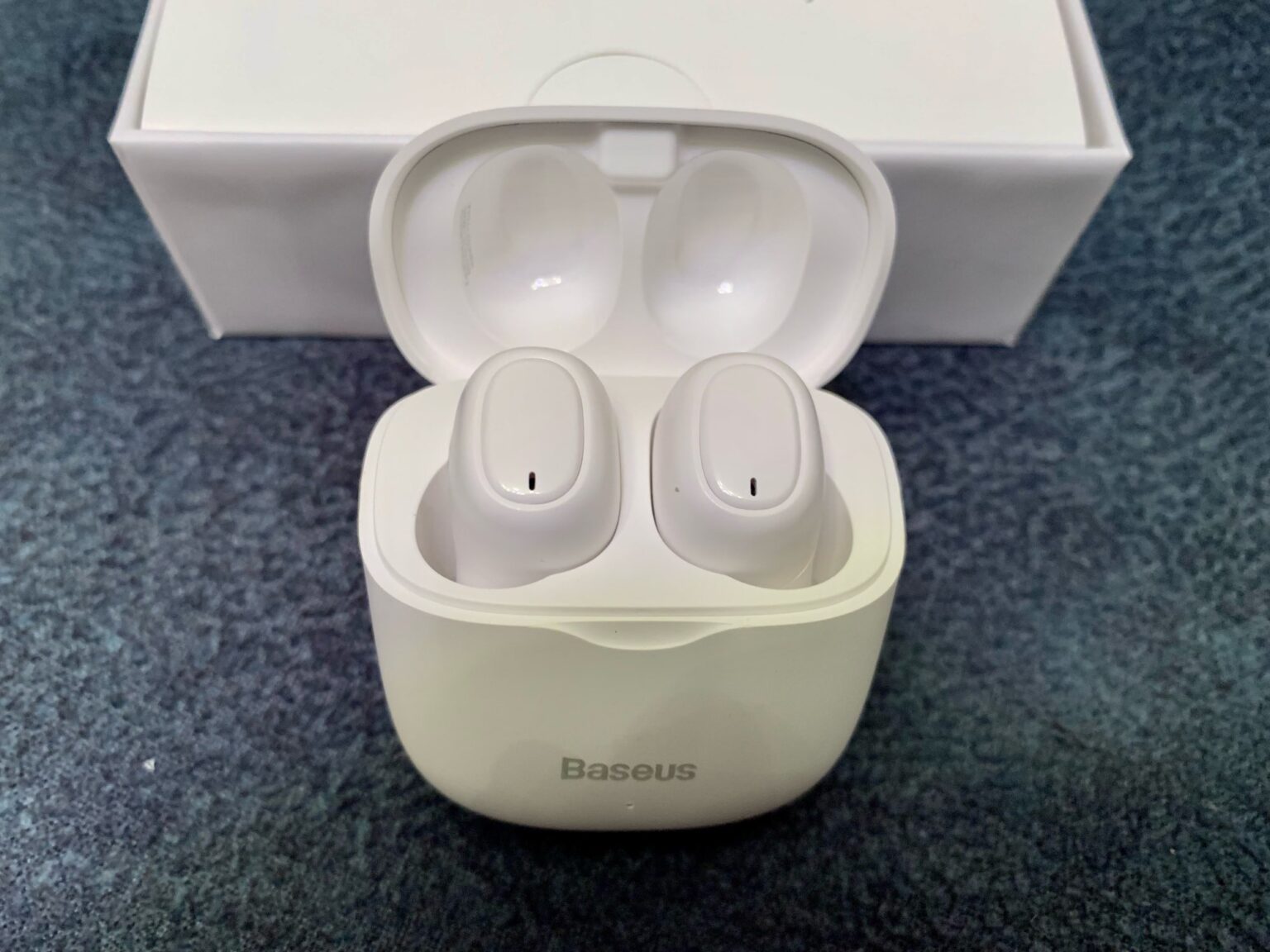 Baseus Encok W12 Review, Budget Earphone With Big Battery & Fast Charge