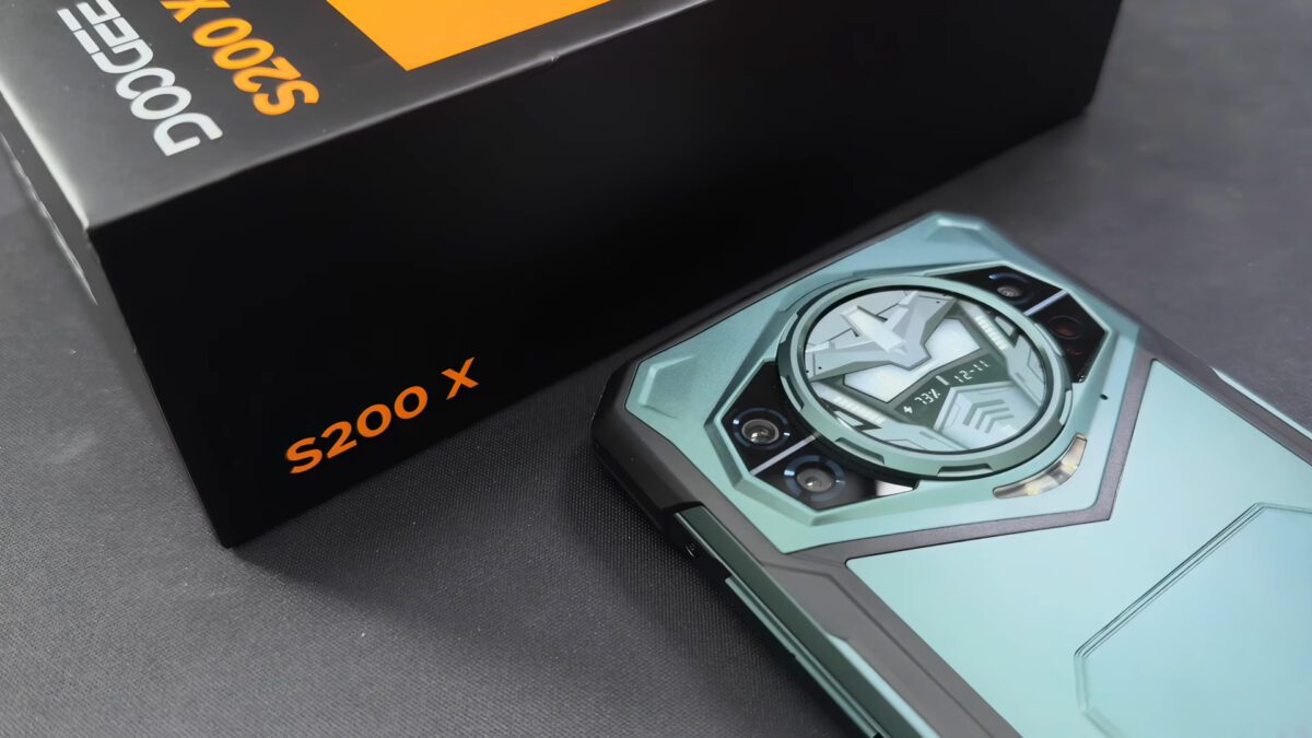 DOOGEE S200 X Review: The Rugged Phone with AI Superpowers! | Techxreviews